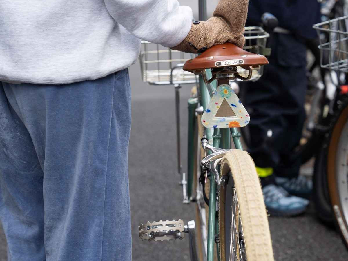 BLUE LUG TRIANGLE REFLECTOR SAI FLOWER – La Chouette Paris