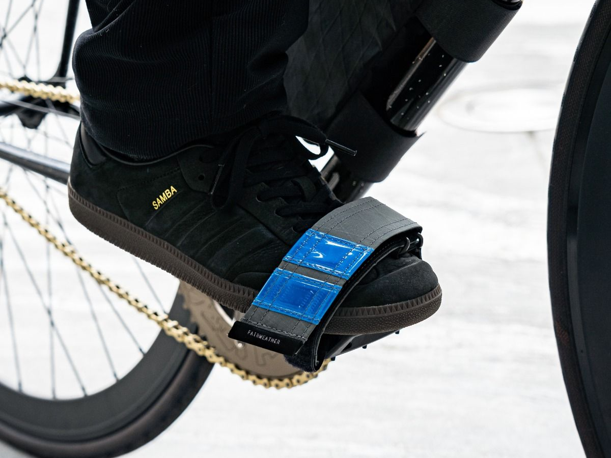 FAIRWEATHER PEDAL STRAP NARROW REFLECTOR – La Chouette Paris