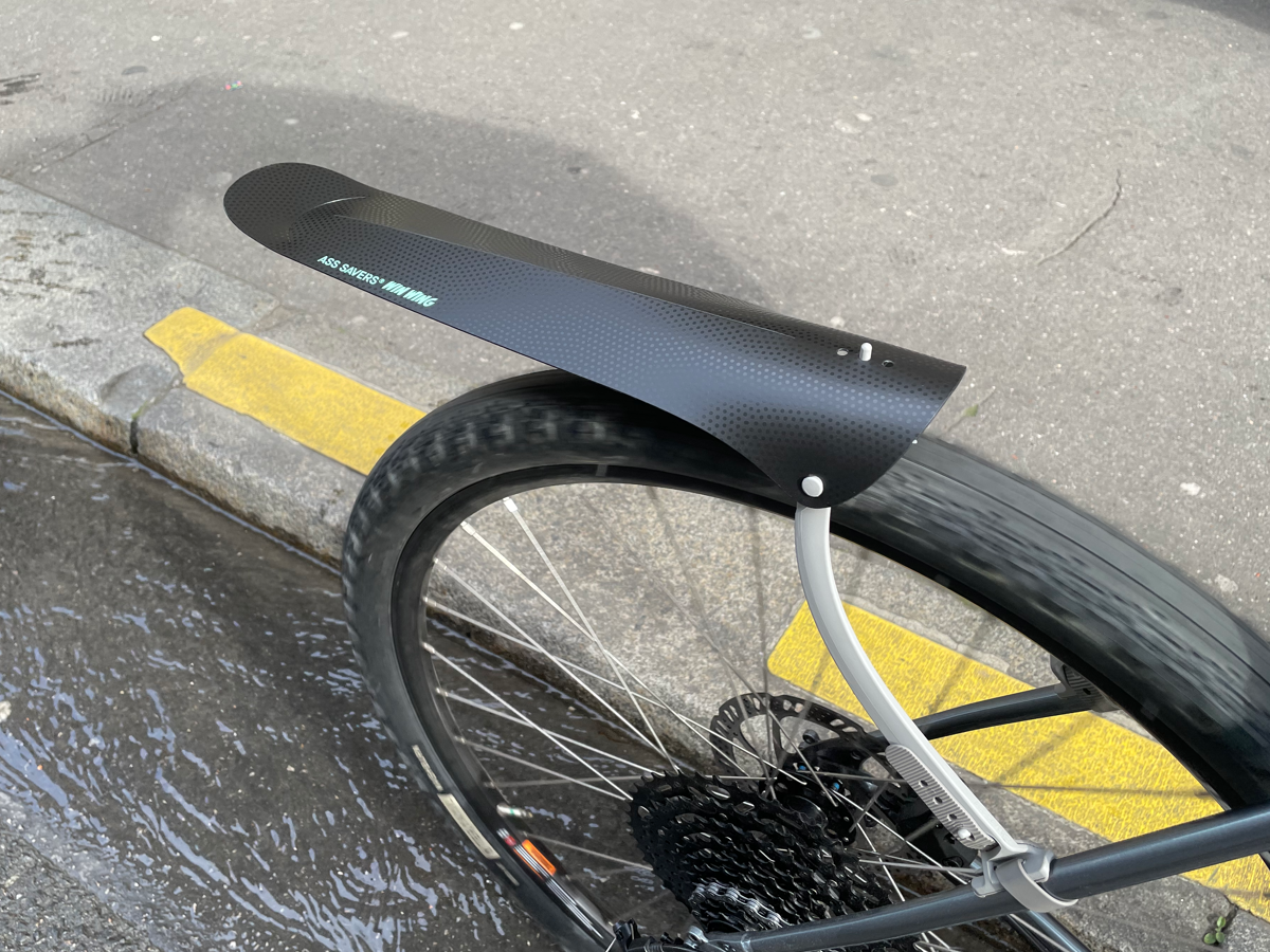 ASS SAVER WIN WING BLACK REAR MUD GUARD - GRAVEL – La Chouette Paris